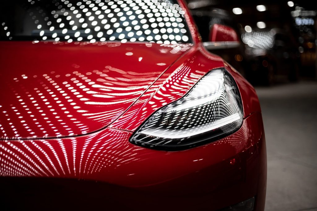 Tesla Social Media : ce que nous apprend la stratégie digitale en 2023